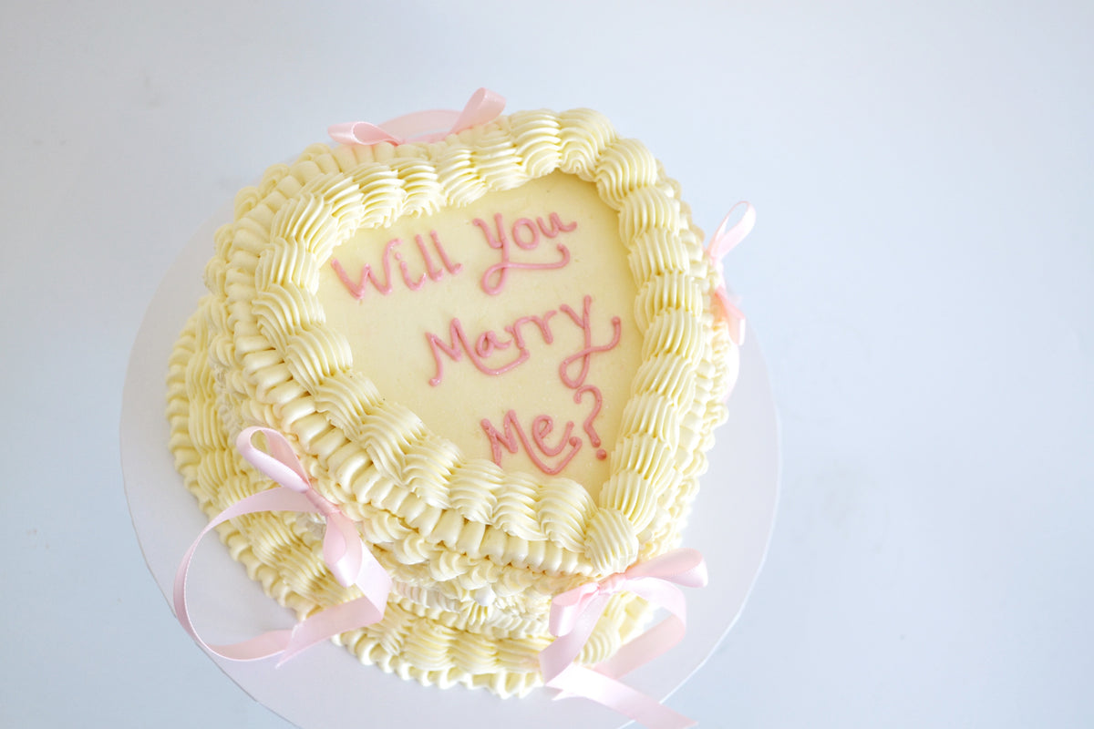 Frilly Vintage Cake – Cocoa Oven
